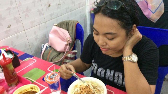 TRIBUNWIKI: Mulai Rp 11 ribuan, Ini Daftar Harga Menu di Warung Mbak Sri - Tribun-timur.com