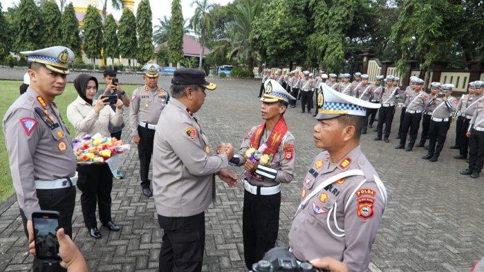 Sukses Jalankan Tugas di KTT WWF ke-10 Bali, 150 Personel Ditlantas Disambut Upacara - Tribun ...