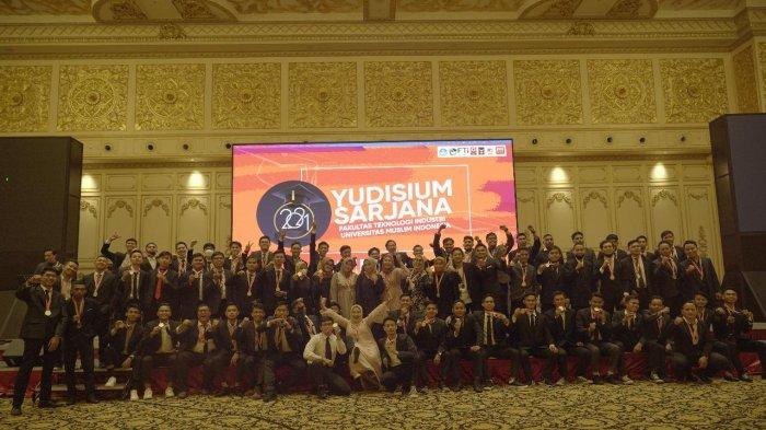 Dekan FTI UMI kepada 140 Sarjana Baru: Terus Beradaptasi dengan ...