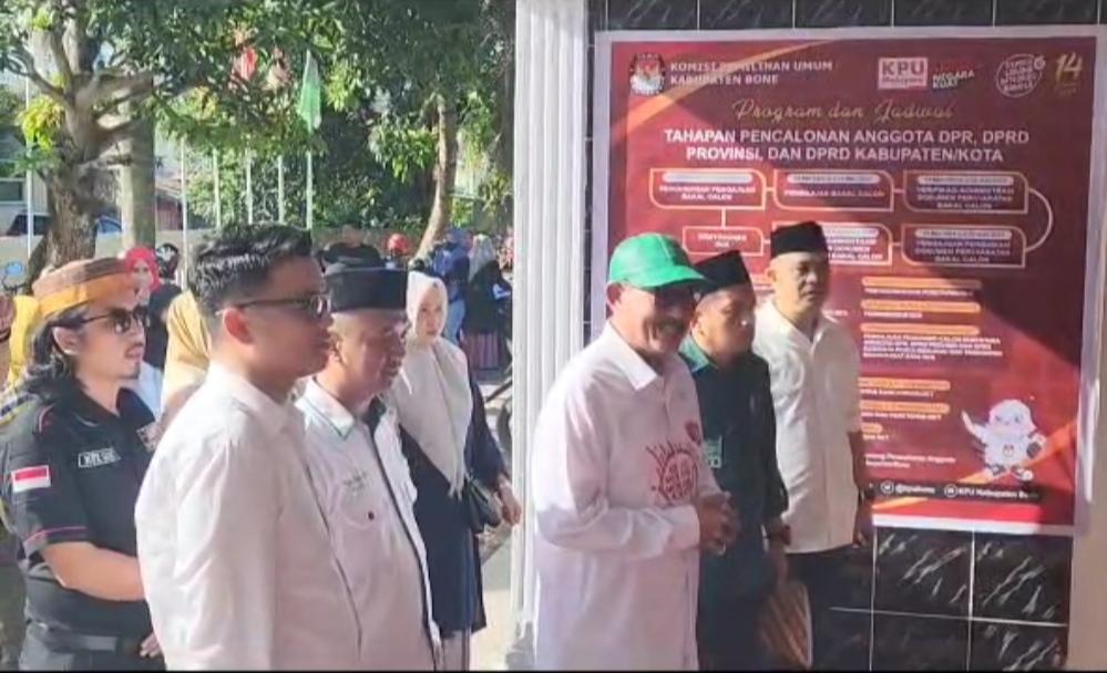 Andi Muawiyah Ramli Antar Langsung PKB Bone Daftar ke KPU - Tribun-timur.com