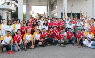 Bos Galesong Grup Berangkatkan Umrah Tukang Bersih - Tribun-timur.com