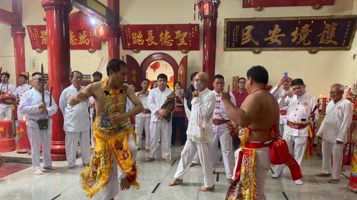 Belasan Tang Sin di Bitung Sulawesi Utara Beratraksi saat HUT Yang Suci ...