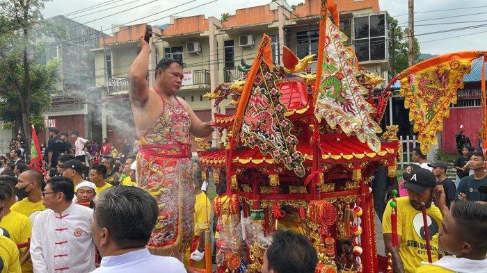 Febry dan Christian Pukau Massa di Kota Bitung, Prosesi Goan Siau Sedot ...