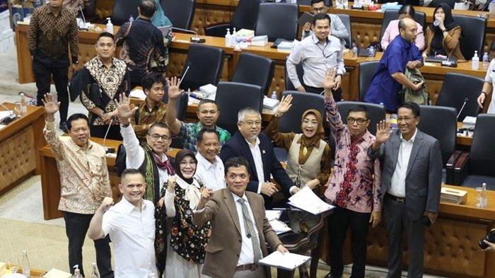 Alasan DPR Tolak Putusan MK soal RUU Pilkada, Fraksi Gerindra dan PDIP Berdebat - Tribunmanado.co.id