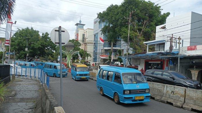 Sopir Angkot di Manado Sulawesi Utara Masih Pakai Tarif Angkot Lama ...