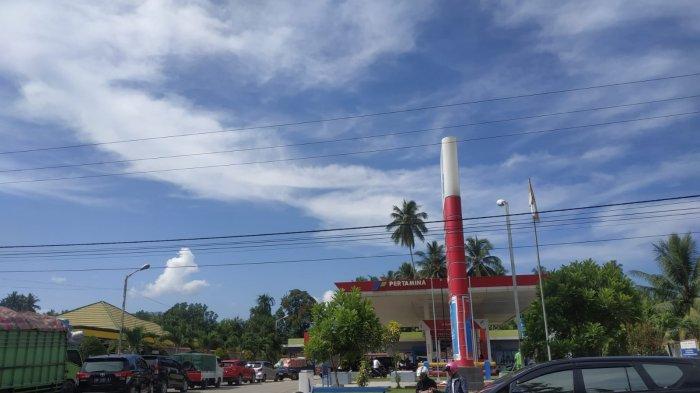BREAKING NEWS, Sejumlah Kendaraan Antri BBM Solar di SPBU Boroko Bolmut Sulawesi Utara ...
