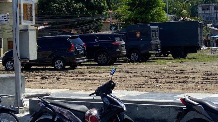 Aparat Kepolisian Berjaga di Sekitar Rumah Duka Almarhum Bemo di Manado - Halaman all ...