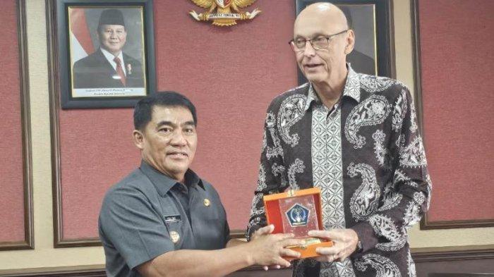 Berita Yulius Selvanus Komaling Terbaru Hari Ini - Tribunmanado.co.id