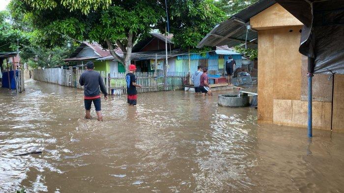 BREAKING NEWS : Air Sungai Atau Kuala Girian Bitung Meluap, Banyak Rumah Warga Masuk Air ...
