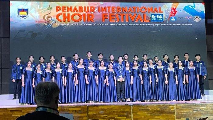 Blue Choir Fakultas Teknik Unsrat Tampil di Ajang Bergengsi PICF 2024 ...