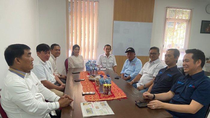 Potret Calon Gubernur Sulawesi Utara Yulius Selvanus Komaling Disambut ...