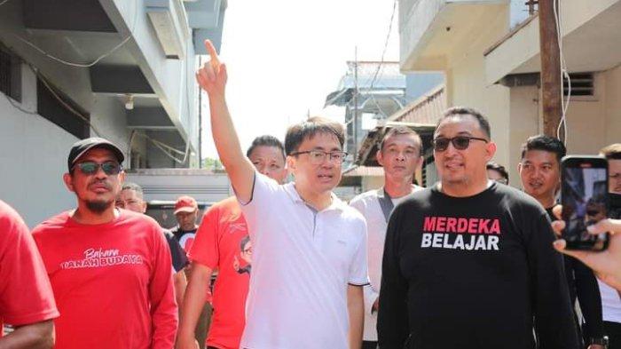 Pilkada Manado - Andrei Angouw Blusukan di Dendengan Dalam, Kampung ...