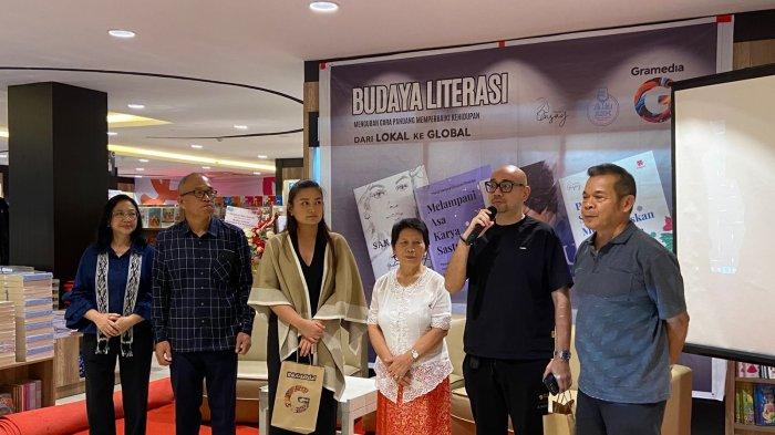 4 Buku Karya Maria Helena Elisabet Roeroe dan Bacelius Ruru Diluncurkan ...