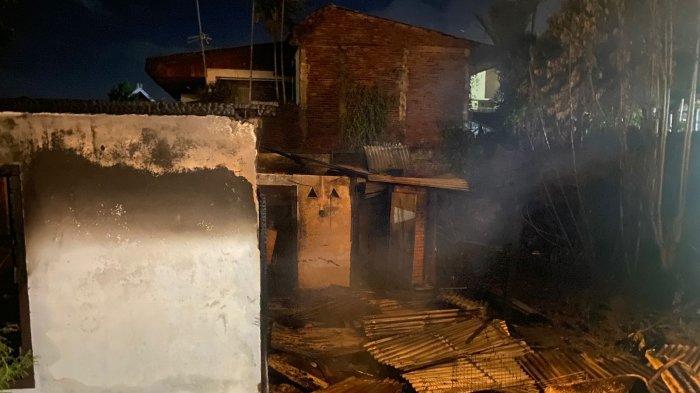 Breaking News: Satu Rumah di Pakowa Manado Sulawesi Utara Hangus Terbakar - Tribunmanado.co.id