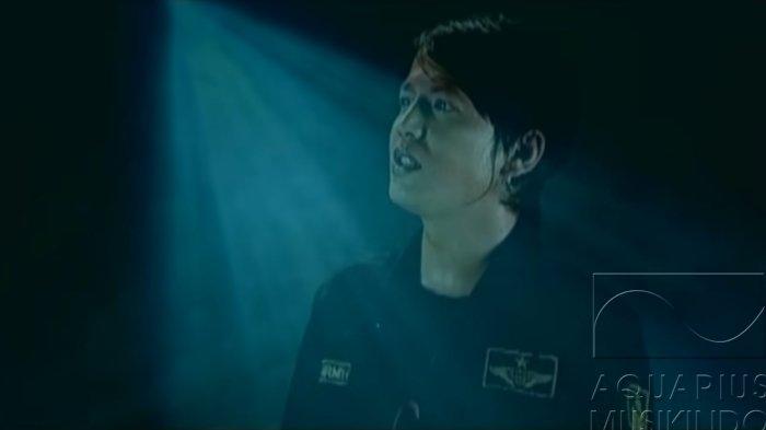 Chord Lagu Mawar Hitam - Tipe X - Kau Mawar Hitam Harummu Kepedihan ...