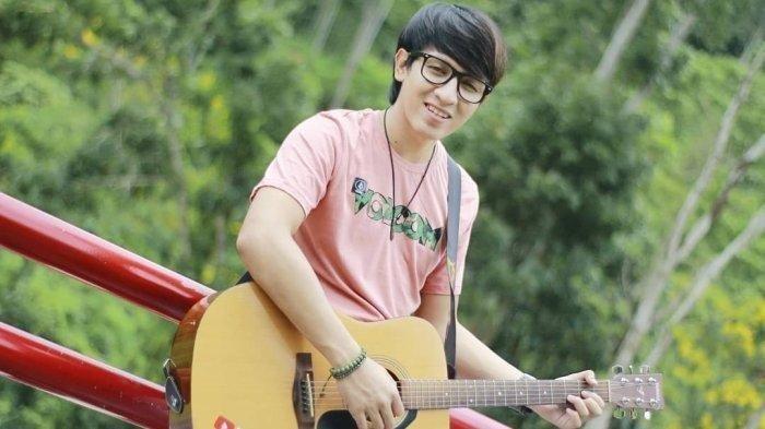 Kunci Gitar dan Lirik Lagu Mundur Alon-alon - Ilux - Tribunmanado.co.id