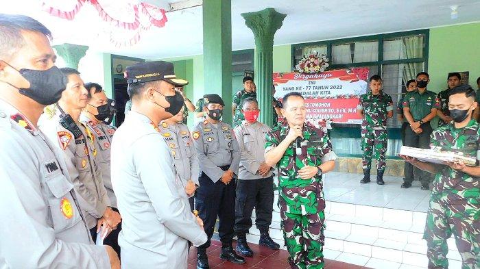 Sambangi Markas Kodim 1302, Kapolres Minahasa Berikan Surprise di HUT ke-77 TNI - Tribunmanado.co.id