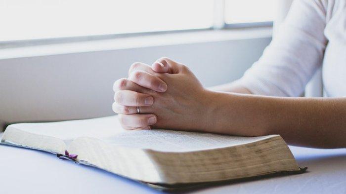 Doa Syafaat di Ibadah Keluarga Muda Kristen - Tribunmanado.co.id