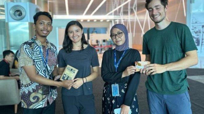 Potret Fashion Show Batik di Bandara Sam Ratulangi Manado Sulawesi ...