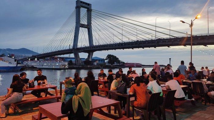 Nongkrong Sambil Nikmati Pemandangan Laut di Food Court Pasar Bersehati ...