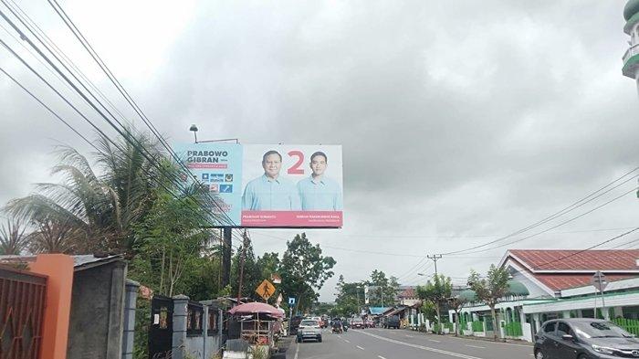 Foto-Foto Baliho APK Pemilu 2024 di Kotamobagu yang Belum Dicopot ...