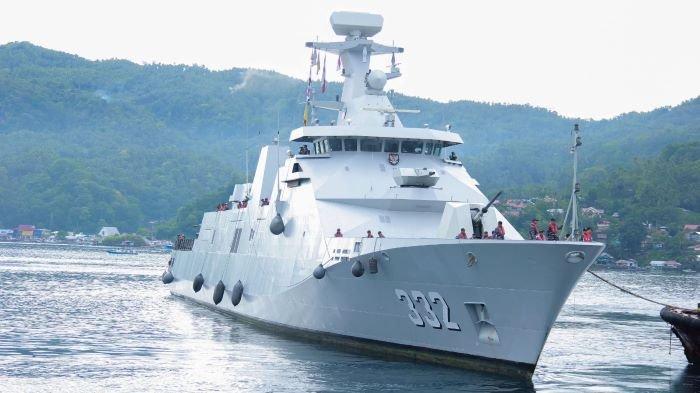 Potret 4 KRI TNI AL Lego Jangkar di Bitung, Angkut 114 Taruna ...
