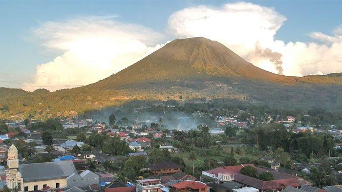Naik Level III Siaga, Ini 5 Fakta Penting Gunung Lokon di Sulawesi ...