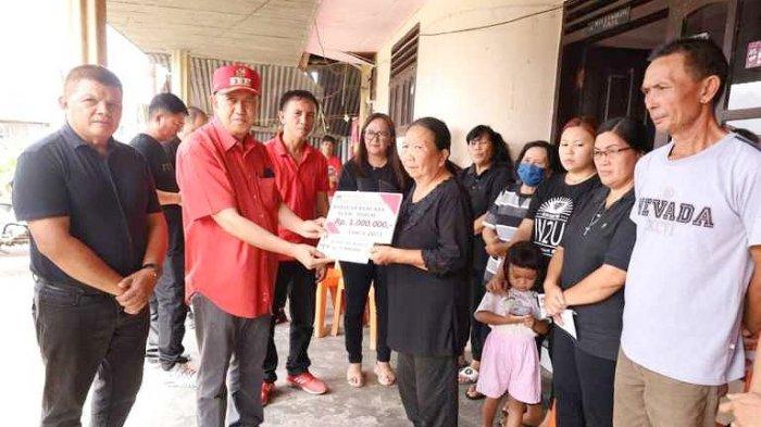 Royke Roring Serahkan Bantuan Sosial ke Warga Terdampak Bencana Alam ...