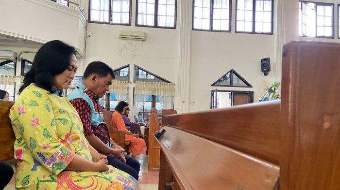 Gubernur Sulut Yulius Selvanus Komaling Beribadah Bersama Jemaat GMIM ...