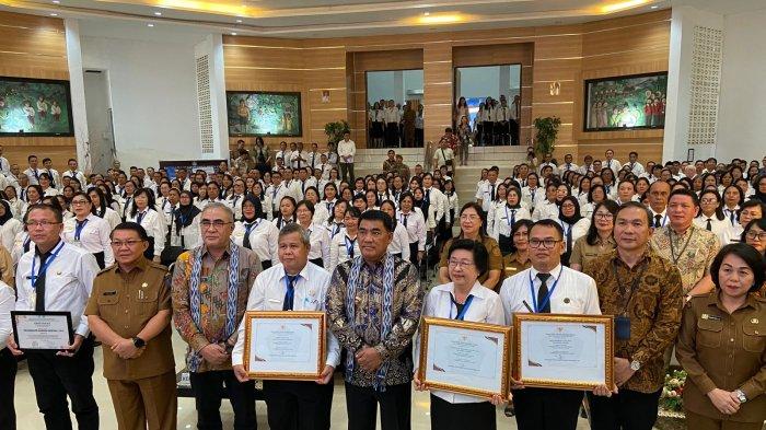 Gubernur Sulut Yulius Selvanus Ingatkan Para Kepsek Jangan Sombong dan ...
