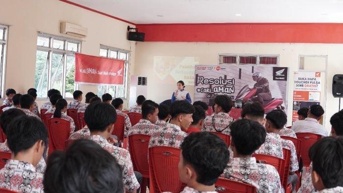 Honda Beri Edukasi Keselamatan Berkendara Kepada Pelajar SMK N 2 Manado ...