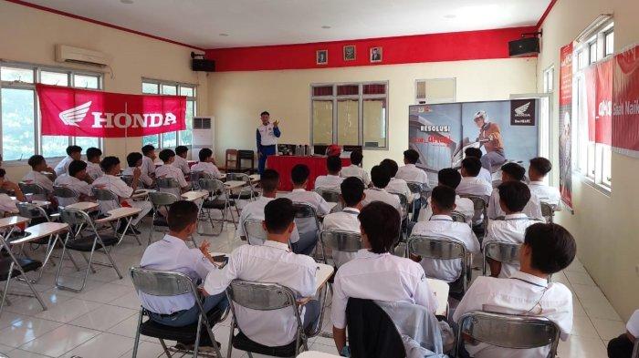 Edukasi Keselamatan Berkendara Cari_Aman Honda DAW Jangkau Ratusan Pelajar di Sulutgomalut ...