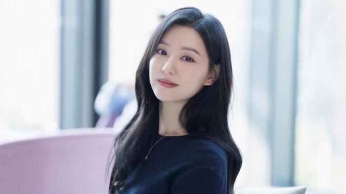 Sosok Kim Ji Won, Pemeran Hong Hae In di Drakor Queen of Tears yang ...