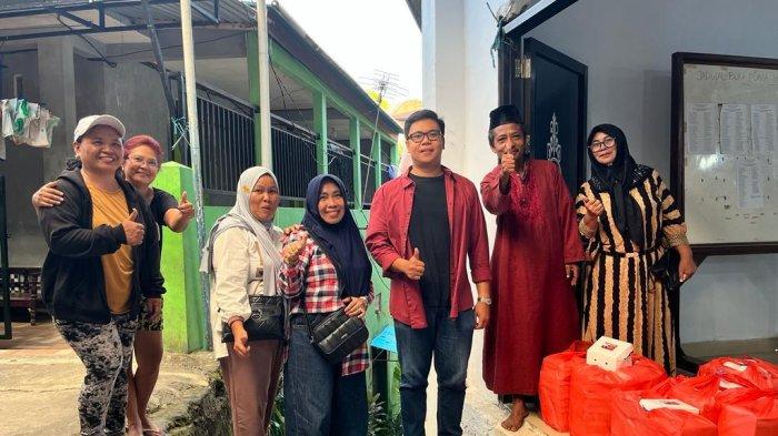 Kader Muda PDIP Manado Andrew Palit Berbagi 1000 Paket Takjil untuk ...