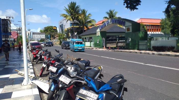 Warga Mulai Parkir Sembarangan Lagi di Jalan Sam Ratulangi Manado ...