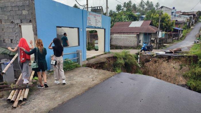 Jalan Amblas di Buha Manado Sulawesi Utara Belum Diperbaiki, Warga Cari Jalan Alternatif, Lebih ...