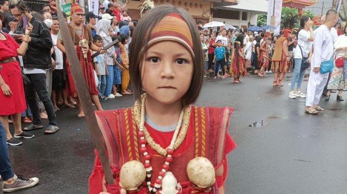 Gadis Cilik Penari Kabasaran Kawal Prosesi Cap Go Meh di Manado: Saya ...