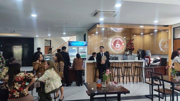 Mahasiswa Jurusan Pariwisata Polimdo Bangun Kafe, Tempat Belajar ...