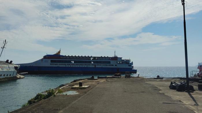 Berita Foto: KM Barcelona VA Rute Talaud-Manado Terbakar di Perairan ...