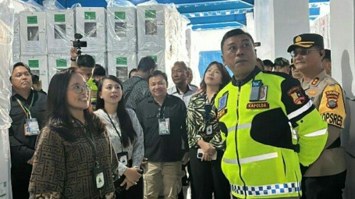 Kapolda Sulawesi Utara Pantau Langsung Pengamanan Gudang Logistik KPU Tomohon dan Minahasa ...