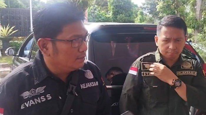 Tak Hanya Blower, Kejari Manado Ternyata Sita Handphone Bendahara ...