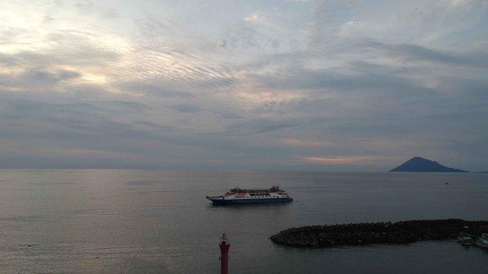 Potret Keberangkatan Kapal Barcelona VA Menuju Talaud di Pelabuhan ...