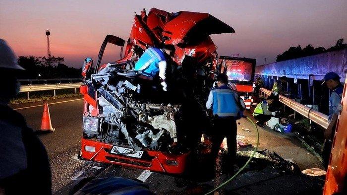 Kecelakaan Maut di Tol Boyolali, Minibus Isuzu Elf Tabrak Truk, 6 Orang Tewas - Tribunmanado.co.id