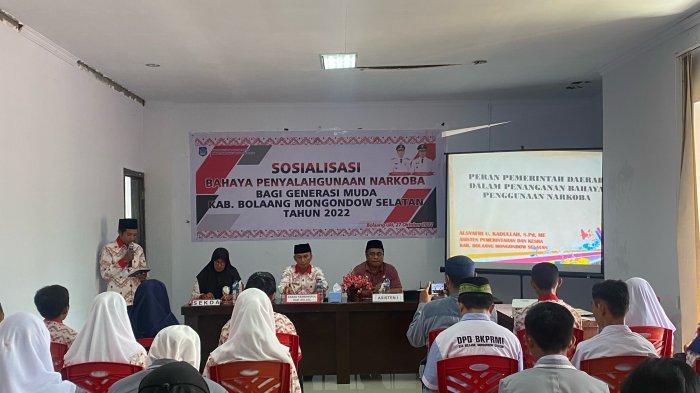 Kesbangpol Bolsel Sulawesi Utara Gelar Sosialisasi Bahaya Penyalahgunaan Narkoba Bagi Generasi ...