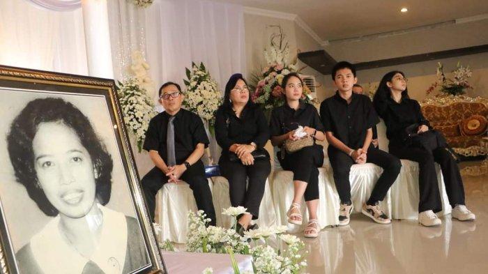 Ibunda Rektor Unsrat Prof Berty Sompie Berpulang, Hari Ini Dimakamkan di Manado Sulawesi Utara ...