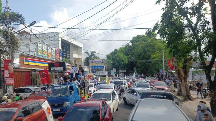 Jalan Sam Ratulangi Manado Macet Total Jelang Kedatangan Prabowo ...