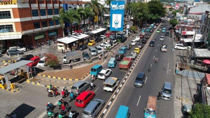 Potret Kepadatan Kendaraan di Pusat Kota Manado Sulawesi Utara Rabu 20 Desember 2023 ...