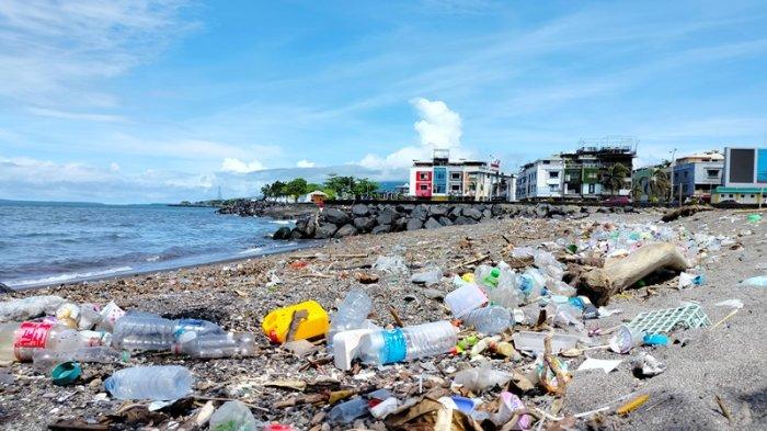 Kesadaran Masyarakat Rendah, Pantai di Manado Kini Jadi TPA Mini ...