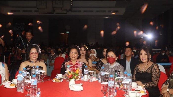 Jeand'arc Karundeng dan Eleonora Sangi Hadiri Grand Final Pemilihan Nyong Noni Sulawesi Utara ...