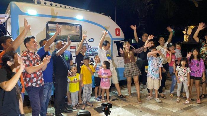 Youtuber Jajago Keliling Indonesia Bertemu Penggemarnya di Manado ...